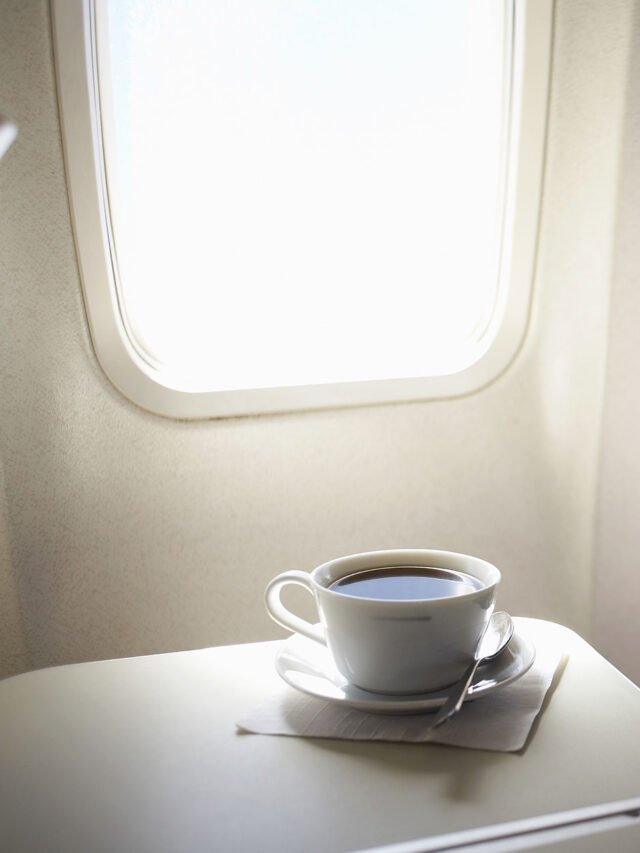 Não beba café no avião - Cafe.i.n.ação